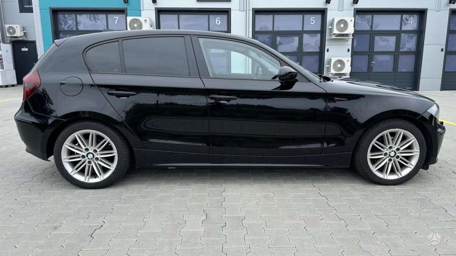 Black BMW 118 2006 in Klaipeda, with an engine capacity of 2.00 L and mileage of 206 thousand km for 2950 €, photo 9 on AUTOMOTO.COM.LV
