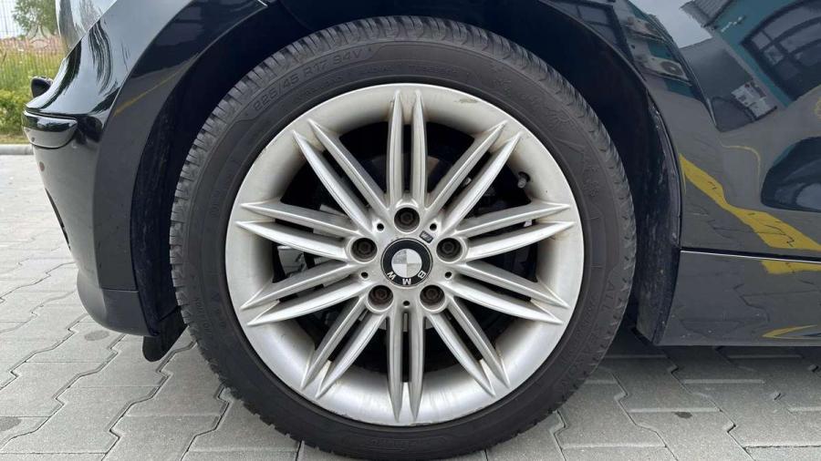 Black BMW 118 2006 in Klaipeda, with an engine capacity of 2.00 L and mileage of 206 thousand km for 2950 €, photo 10 on AUTOMOTO.COM.LV