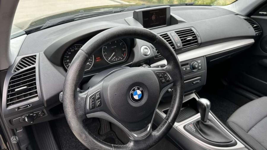Black BMW 118 2006 in Klaipeda, with an engine capacity of 2.00 L and mileage of 206 thousand km for 2950 €, photo 12 on AUTOMOTO.COM.LV
