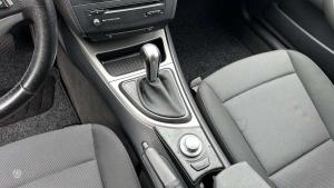 Black BMW 118 2006 in Klaipeda, with an engine capacity of 2.00 L and mileage of 206 thousand km for 2950 €, photo 15 on AUTOMOTO.COM.LV