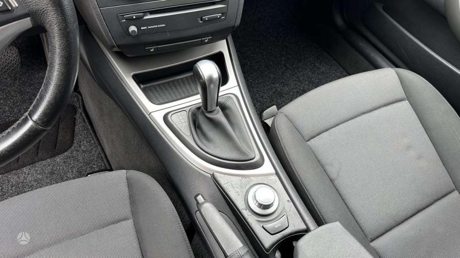 Black BMW 118 2006 in Klaipeda, with an engine capacity of 2.00 L and mileage of 206 thousand km for 2950 €, photo 15 on AUTOMOTO.COM.LV