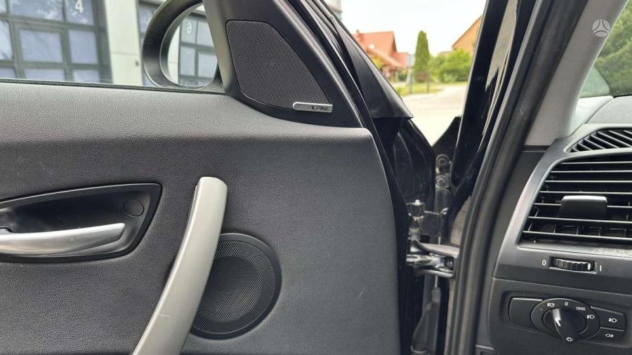 Black BMW 118 2006 in Klaipeda, with an engine capacity of 2.00 L and mileage of 206 thousand km for 2950 €, photo 20 on AUTOMOTO.COM.LV
