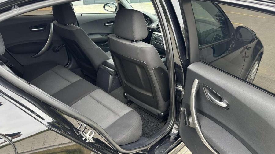 Black BMW 118 2006 in Klaipeda, with an engine capacity of 2.00 L and mileage of 206 thousand km for 2950 €, photo 21 on AUTOMOTO.COM.LV