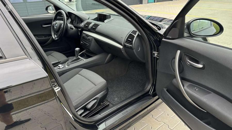 Black BMW 118 2006 in Klaipeda, with an engine capacity of 2.00 L and mileage of 206 thousand km for 2950 €, photo 22 on AUTOMOTO.COM.LV