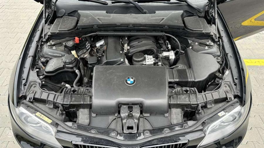 Black BMW 118 2006 in Klaipeda, with an engine capacity of 2.00 L and mileage of 206 thousand km for 2950 €, photo 25 on AUTOMOTO.COM.LV