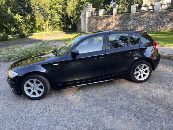 Black BMW 118 2006 in Vilnius, with an engine capacity of 2.00 L and mileage of 370 thousand km for 2500 €, photo 1 on AUTOMOTO.COM.LV