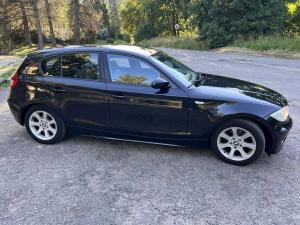 Black BMW 118 2006 in Vilnius, with an engine capacity of 2.00 L and mileage of 370 thousand km for 2500 €, photo 7 on AUTOMOTO.COM.LV