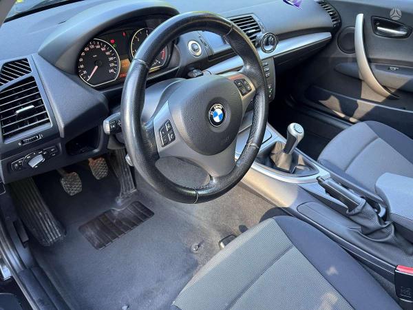 Black BMW 118 2006 in Vilnius, with an engine capacity of 2.00 L and mileage of 370 thousand km for 2500 €, photo 9 on AUTOMOTO.COM.LV