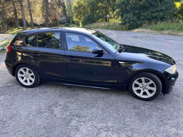 Black BMW 118 2006 in Vilnius, with an engine capacity of 2.00 L and mileage of 371 thousand km for 2500 €, photo 3 on AUTOMOTO.COM.LV