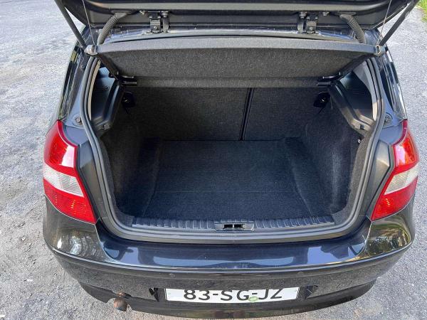 Black BMW 118 2006 in Vilnius, with an engine capacity of 2.00 L and mileage of 371 thousand km for 2500 €, photo 9 on AUTOMOTO.COM.LV