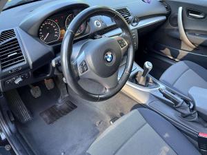 Black BMW 118 2006 in Vilnius, with an engine capacity of 2.00 L and mileage of 371 thousand km for 2000 €, photo 11 on AUTOMOTO.COM.LV