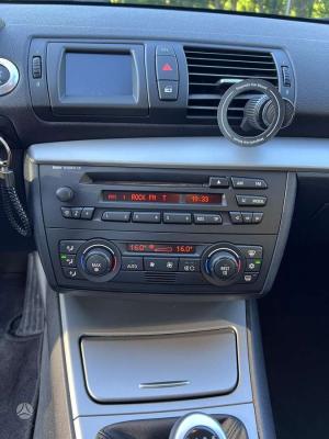 Black BMW 118 2006 in Vilnius, with an engine capacity of 2.00 L and mileage of 371 thousand km for 2000 €, photo 13 on AUTOMOTO.COM.LV