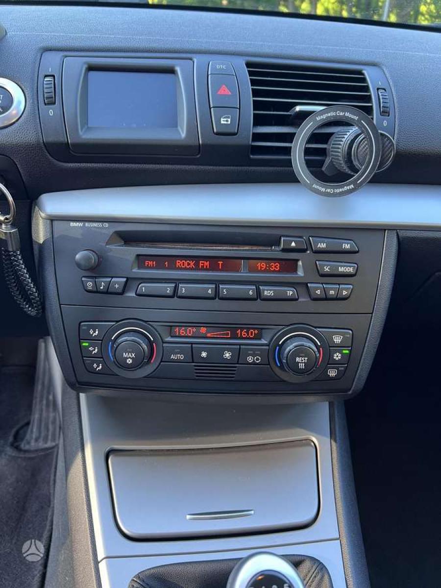 Black BMW 118 2006 in Vilnius, with an engine capacity of 2.00 L and mileage of 371 thousand km for 2000 €, photo 13 on AUTOMOTO.COM.LV