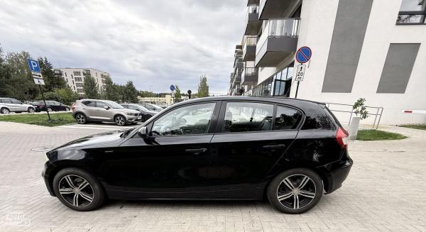 Melns BMW 118 2006 Viļņa, ar dzinēja tilpumu 2.00 L un nobraukumu 397 tūkst. km par 2300 €, foto 3 vietnē AUTOMOTO.COM.LV
