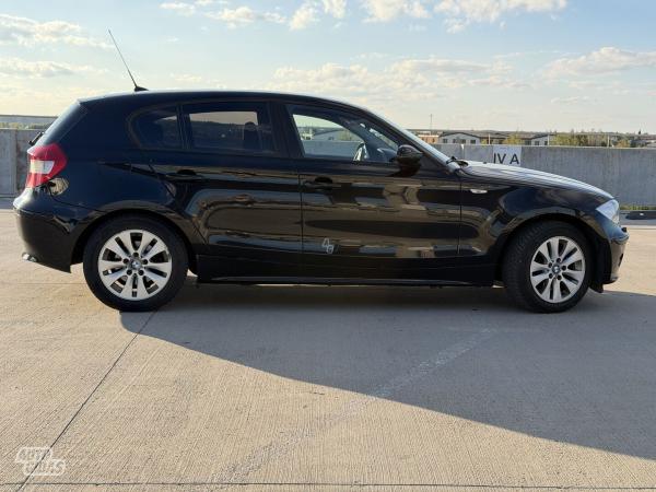 Black BMW 118 2006 in Vilnius, with an engine capacity of 2.00 L and mileage of 298 thousand km for 2500 €, photo 4 on AUTOMOTO.COM.LV