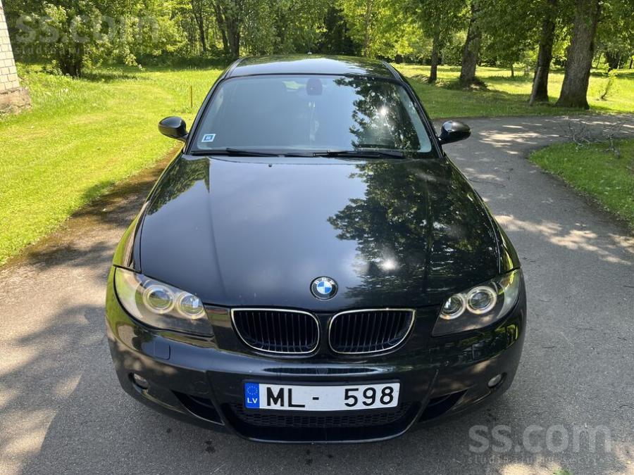 Black BMW 118 2007 in Riga, with an engine capacity of 1.80 L and mileage of 339 thousand km for 3000 €, photo 3 on AUTOMOTO.COM.LV