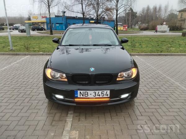 Black BMW 118 2007 in Saldus, with an engine capacity of 2.00 L and mileage of 373 thousand km for 2555 €, photo 5 on AUTOMOTO.COM.LV