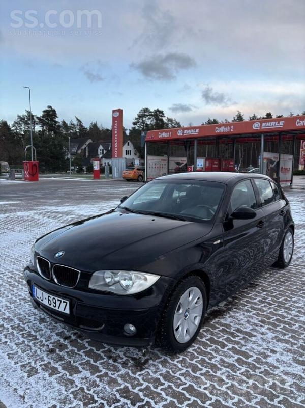 Black BMW 118 2007 in Riga, with an engine capacity of 2.00 L and mileage of 155 thousand km for 3000 €, photo 1 on AUTOMOTO.COM.LV