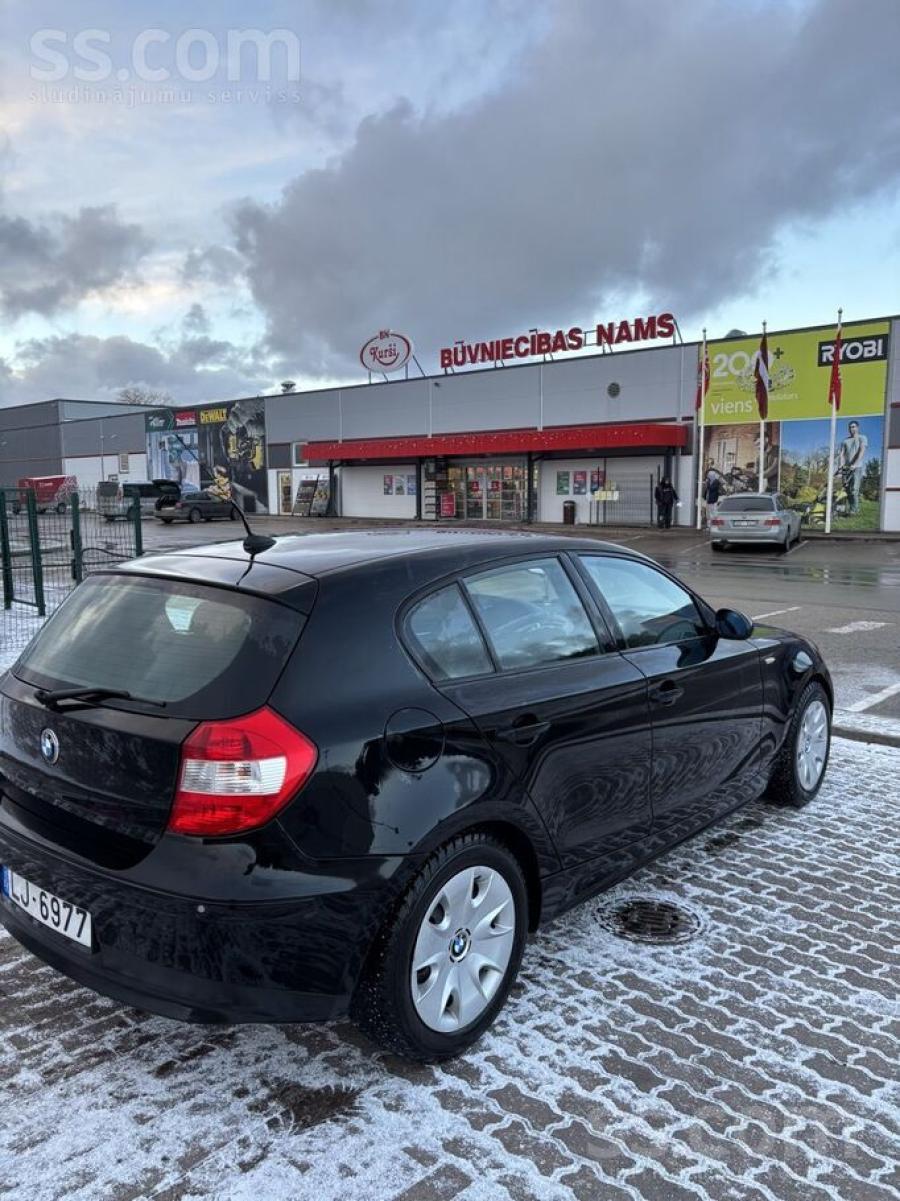 Black BMW 118 2007 in Riga, with an engine capacity of 2.00 L and mileage of 155 thousand km for 3000 €, photo 4 on AUTOMOTO.COM.LV