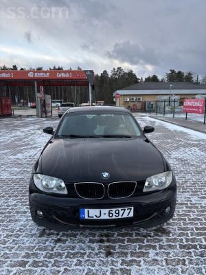Black BMW 118 2007 in Riga, with an engine capacity of 2.00 L and mileage of 155 thousand km for 3000 €, photo 5 on AUTOMOTO.COM.LV
