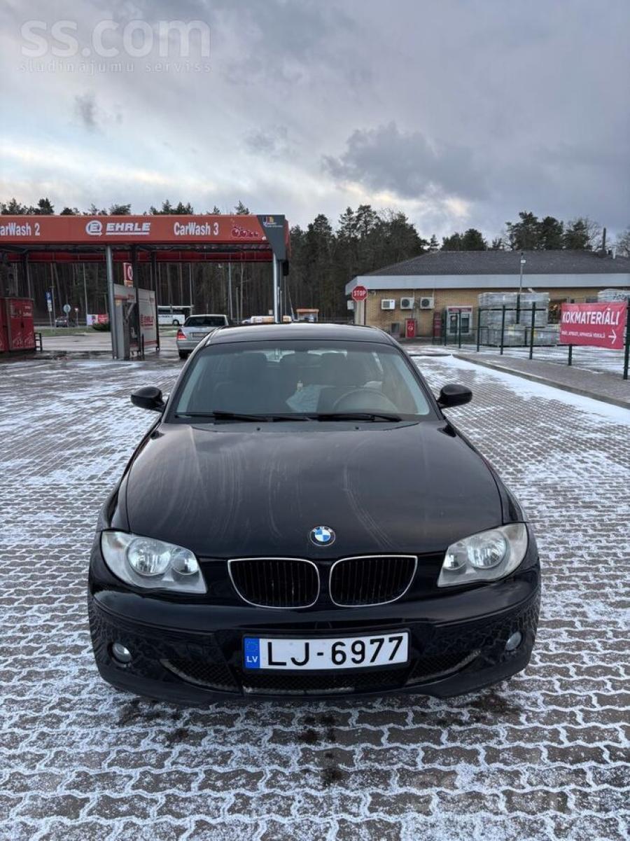 Black BMW 118 2007 in Riga, with an engine capacity of 2.00 L and mileage of 155 thousand km for 3000 €, photo 5 on AUTOMOTO.COM.LV