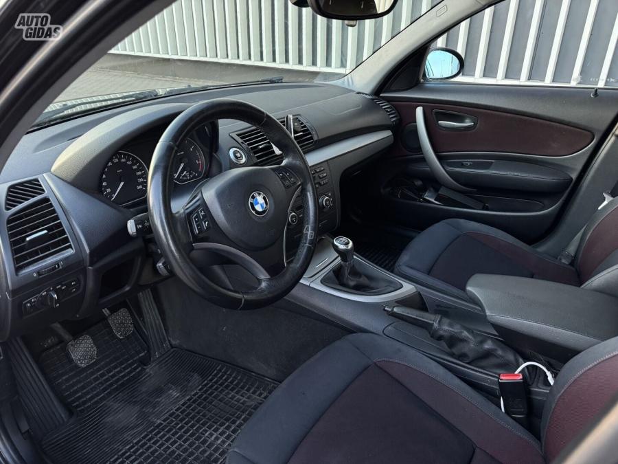Melns BMW 118 2007 Viļņa, ar dzinēja tilpumu 2.00 L un nobraukumu 304 tūkst. km par 2700 €, foto 10 vietnē AUTOMOTO.COM.LV