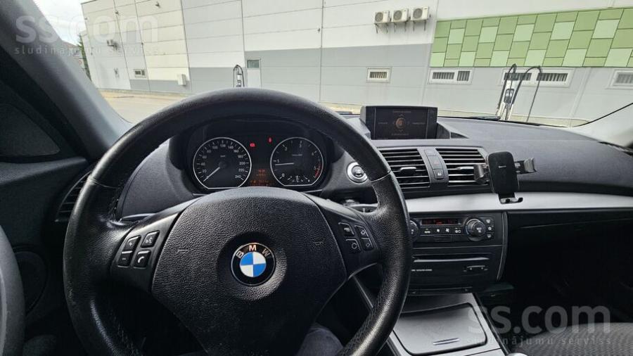 Black BMW 118 2007 in Riga, with an engine capacity of 2.00 L and mileage of 269 thousand km for 3200 €, photo 6 on AUTOMOTO.COM.LV