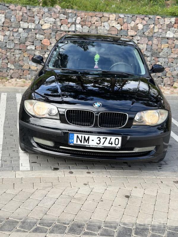 Black BMW 118 2007 in Ventspils, with an engine capacity of 2.00 L and mileage of 327 thousand km for 2400 €, photo 1 on AUTOMOTO.COM.LV