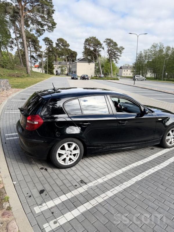 Black BMW 118 2007 in Ventspils, with an engine capacity of 2.00 L and mileage of 327 thousand km for 2400 €, photo 2 on AUTOMOTO.COM.LV