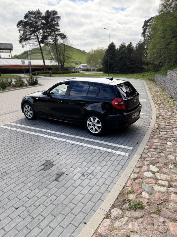 Black BMW 118 2007 in Ventspils, with an engine capacity of 2.00 L and mileage of 327 thousand km for 2400 €, photo 3 on AUTOMOTO.COM.LV