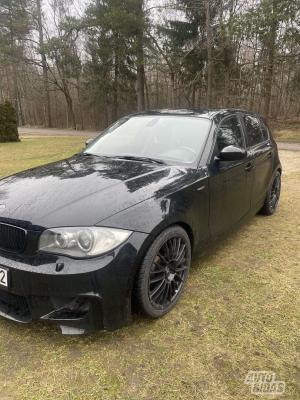 Black BMW 118 2007 in Silute, with an engine capacity of 2.00 L and mileage of 232 thousand km for 3270 €, photo 4 on AUTOMOTO.COM.LV