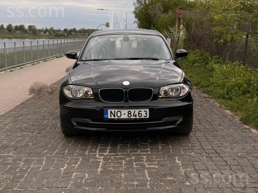 Black BMW 118 2007 in Riga, with an engine capacity of 2.00 L and mileage of 209 thousand km for 3700 €, photo 4 on AUTOMOTO.COM.LV