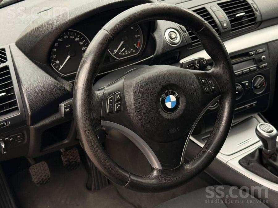 Black BMW 118 2007 in Riga, with an engine capacity of 2.00 L and mileage of 209 thousand km for 3700 €, photo 11 on AUTOMOTO.COM.LV