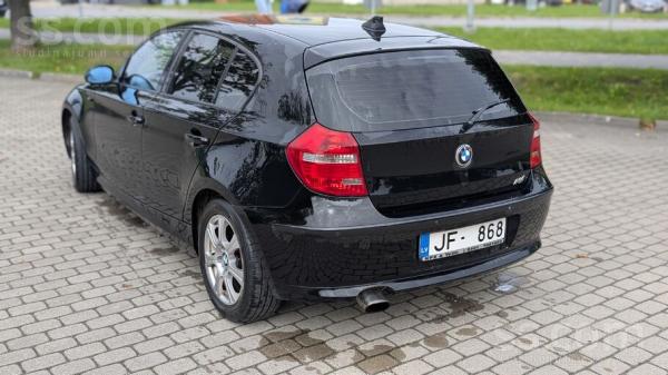 Black BMW 118 2007 in Riga, with an engine capacity of 2.00 L and mileage of 204 thousand km for 3800 €, photo 8 on AUTOMOTO.COM.LV