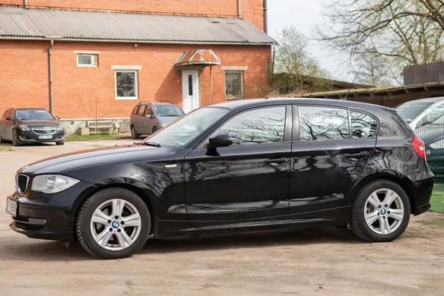 Black BMW 118 2007 in Grobiņa, with an engine capacity of 2.00 L and mileage of 297 thousand km for 4900 €, photo 5 on AUTOMOTO.COM.LV