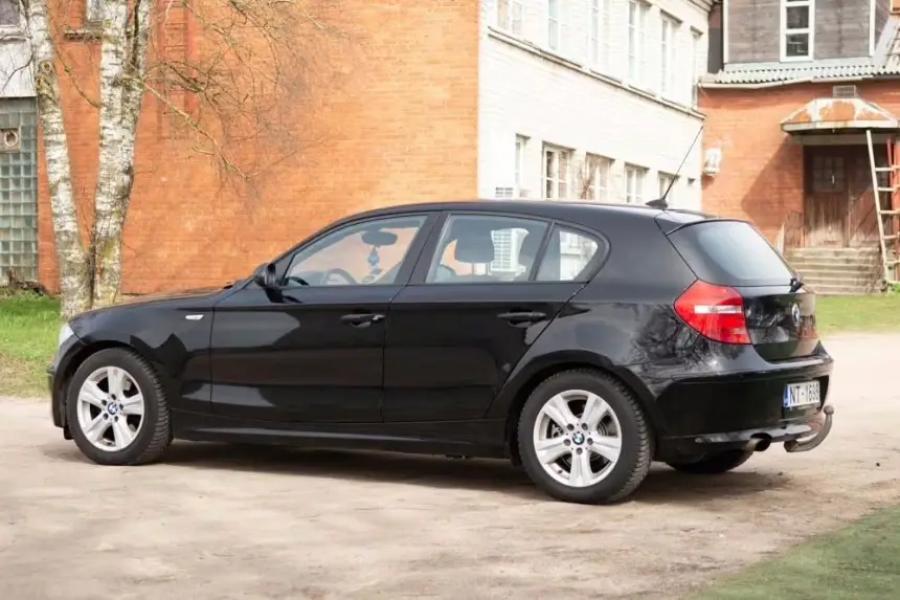 Black BMW 118 2007 in Grobiņa, with an engine capacity of 2.00 L and mileage of 297 thousand km for 4900 €, photo 6 on AUTOMOTO.COM.LV