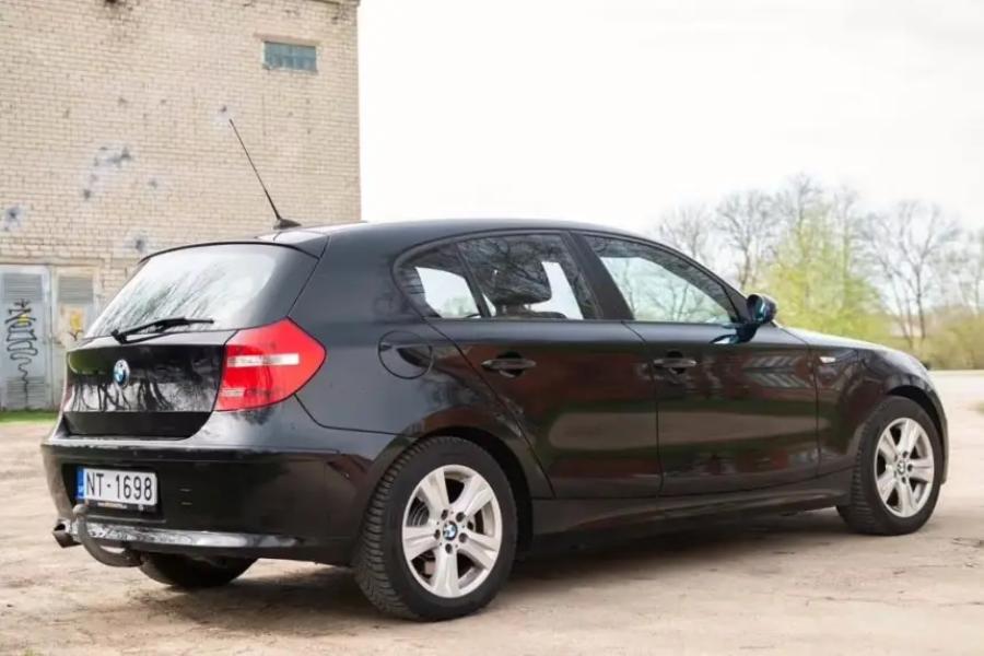 Black BMW 118 2007 in Grobiņa, with an engine capacity of 2.00 L and mileage of 297 thousand km for 4900 €, photo 8 on AUTOMOTO.COM.LV
