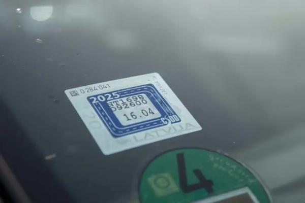 Melns BMW 118 2007 Grobiņa, ar dzinēja tilpumu 2.00 L un nobraukumu 297 tūkst. km par 4900 €, foto 10 vietnē AUTOMOTO.COM.LV