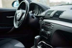 Black BMW 118 2007 in Grobiņa, with an engine capacity of 2.00 L and mileage of 297 thousand km for 4900 €, photo 13 on AUTOMOTO.COM.LV