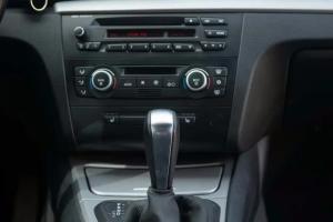 Black BMW 118 2007 in Grobiņa, with an engine capacity of 2.00 L and mileage of 297 thousand km for 4900 €, photo 16 on AUTOMOTO.COM.LV