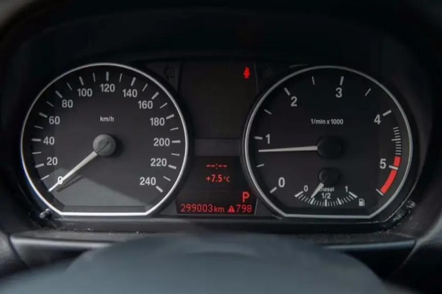 Black BMW 118 2007 in Grobiņa, with an engine capacity of 2.00 L and mileage of 297 thousand km for 4900 €, photo 20 on AUTOMOTO.COM.LV