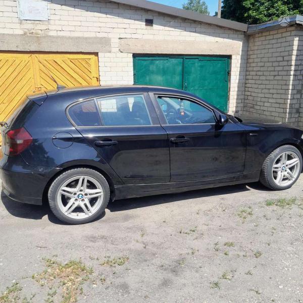 Melns BMW 118 2007 Šakiai, ar dzinēja tilpumu 2.00 L un nobraukumu 320 tūkst. km par 1950 €, foto 2 vietnē AUTOMOTO.COM.LV