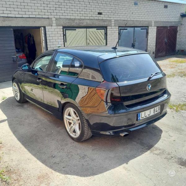 Melns BMW 118 2007 Šakiai, ar dzinēja tilpumu 2.00 L un nobraukumu 320 tūkst. km par 1950 €, foto 4 vietnē AUTOMOTO.COM.LV