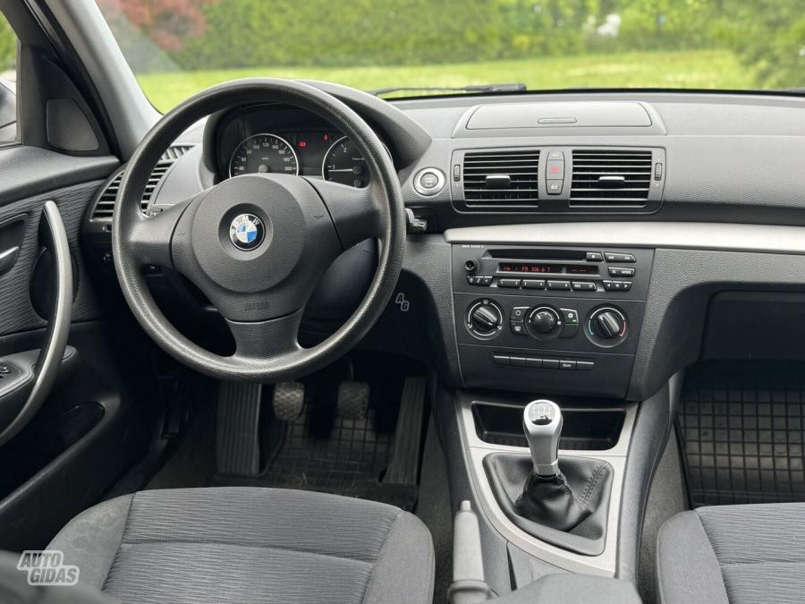 Black BMW 118 2007 in Kaunas, with an engine capacity of 2.00 L and mileage of 275 thousand km for 3150 €, photo 12 on AUTOMOTO.COM.LV
