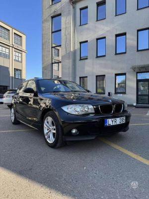 Melns BMW 118 2007 Kauņa, ar dzinēja tilpumu 2.00 L un nobraukumu 298 tūkst. km par 2800 €, foto  vietnē AUTOMOTO.COM.LV