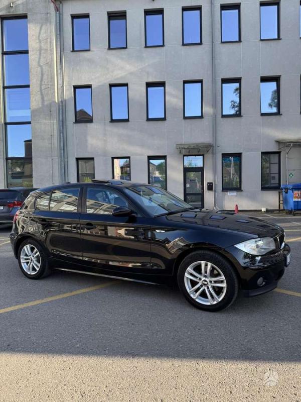 Melns BMW 118 2007 Kauņa, ar dzinēja tilpumu 2.00 L un nobraukumu 298 tūkst. km par 2800 €, foto 4 vietnē AUTOMOTO.COM.LV