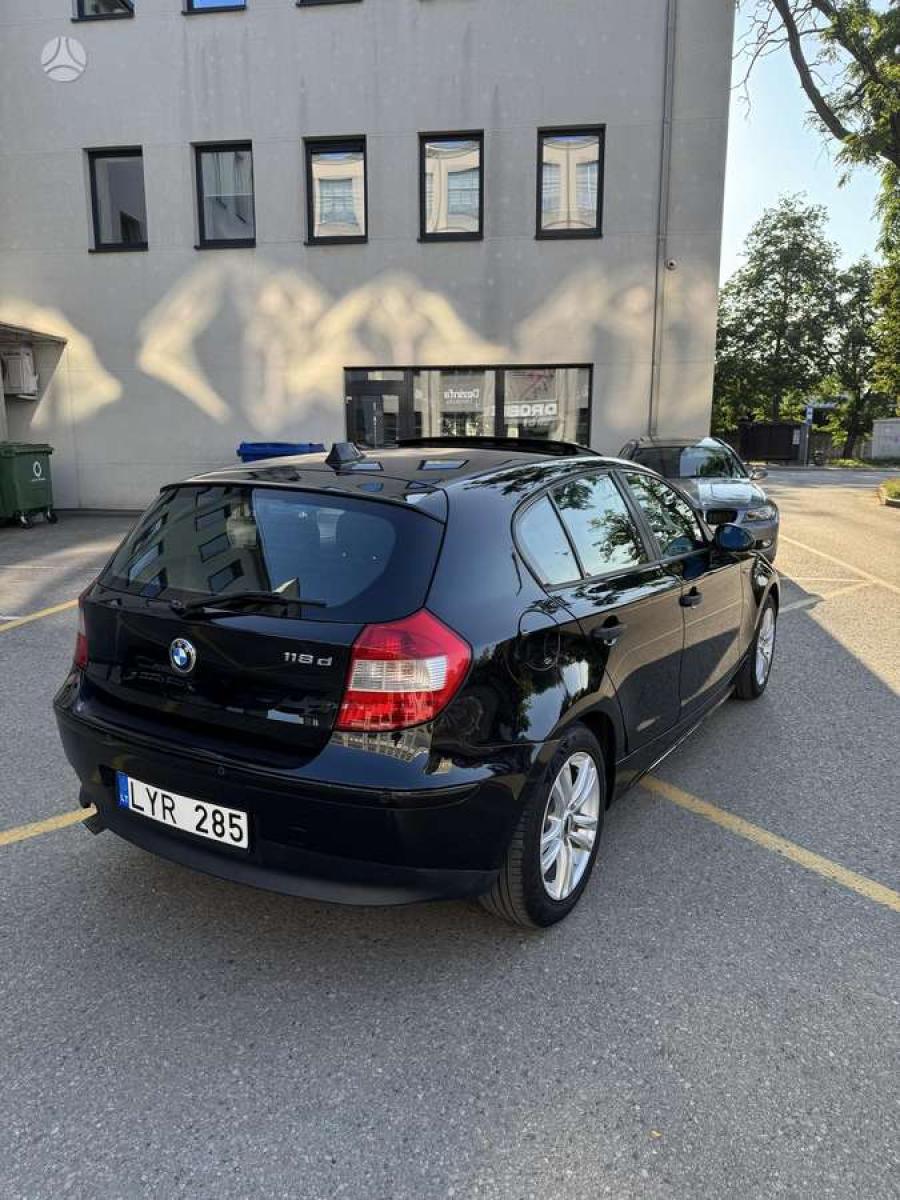Melns BMW 118 2007 Kauņa, ar dzinēja tilpumu 2.00 L un nobraukumu 298 tūkst. km par 2800 €, foto 9 vietnē AUTOMOTO.COM.LV