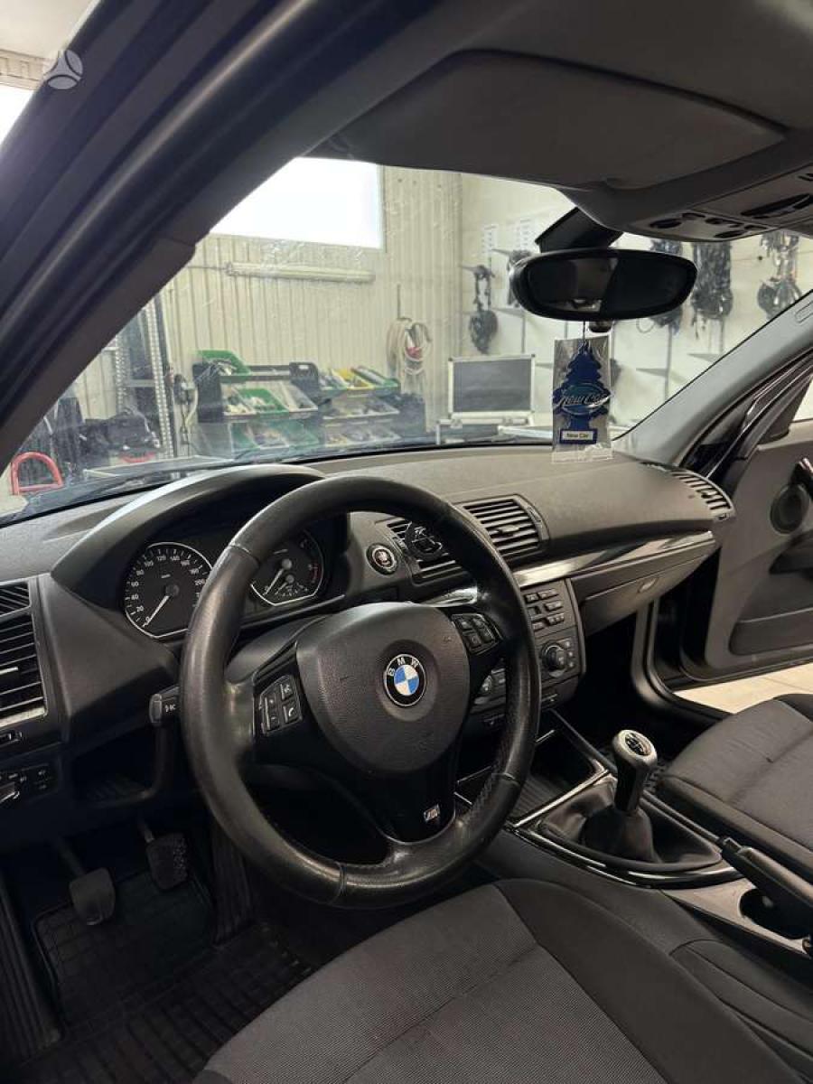 Melns BMW 118 2007 Kauņa, ar dzinēja tilpumu 2.00 L un nobraukumu 298 tūkst. km par 2800 €, foto 19 vietnē AUTOMOTO.COM.LV
