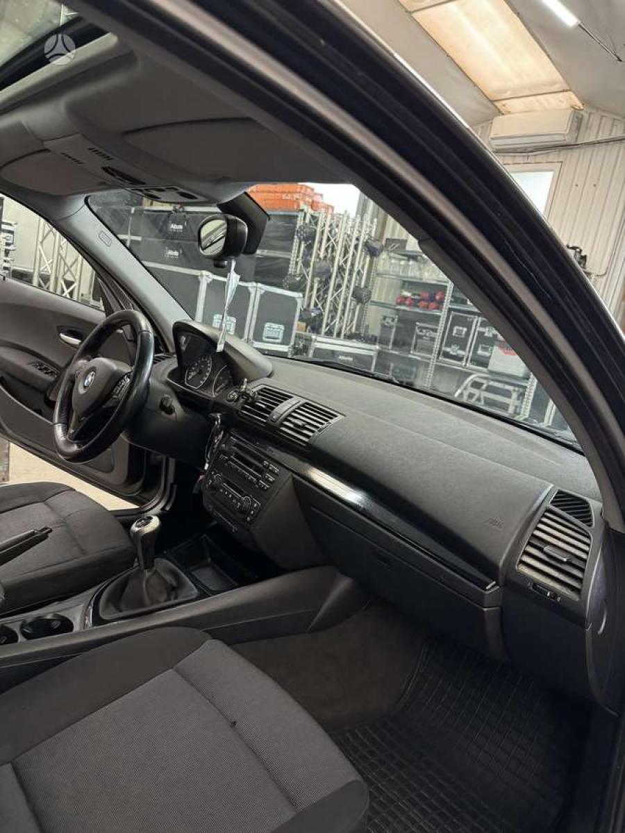 Melns BMW 118 2007 Kauņa, ar dzinēja tilpumu 2.00 L un nobraukumu 298 tūkst. km par 2800 €, foto 23 vietnē AUTOMOTO.COM.LV