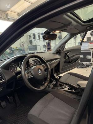 Melns BMW 118 2007 Kauņa, ar dzinēja tilpumu 2.00 L un nobraukumu 298 tūkst. km par 2800 €, foto 24 vietnē AUTOMOTO.COM.LV